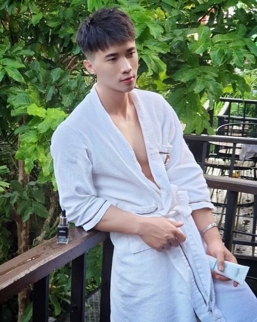 Jay Wang Zhou - Trai đẹp thích "khoe thân" ngoài biển - Thế giới đàn ông đẹp trai online